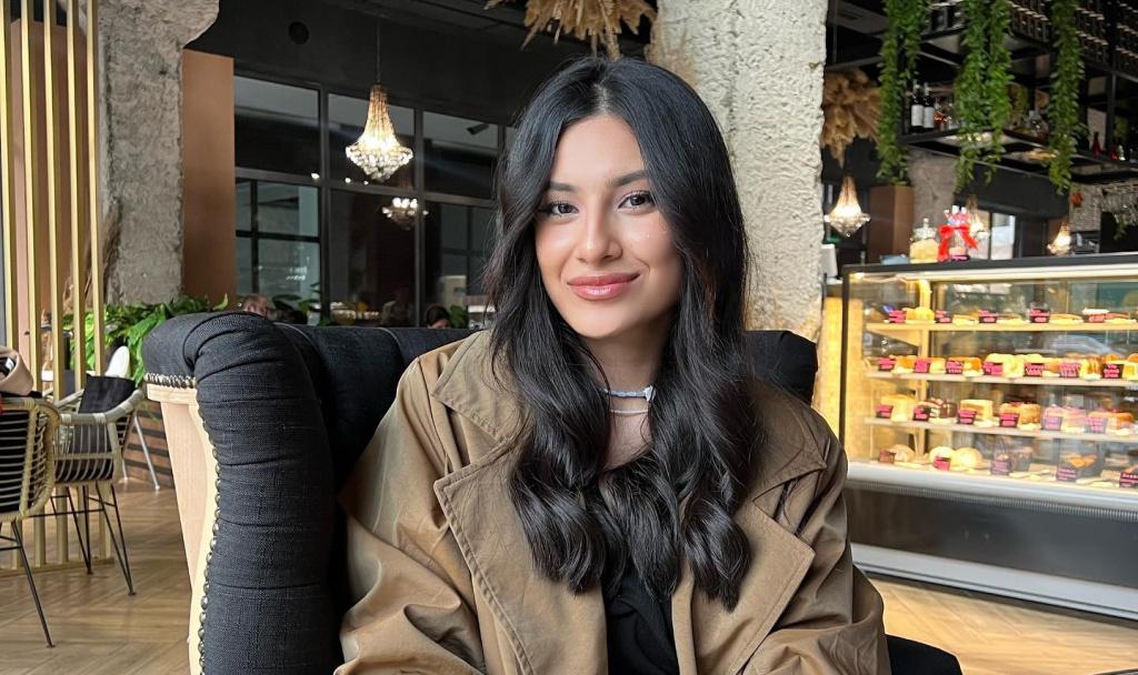 How a girl from Uzbekistan became a popular singer at age 21 and opened ...